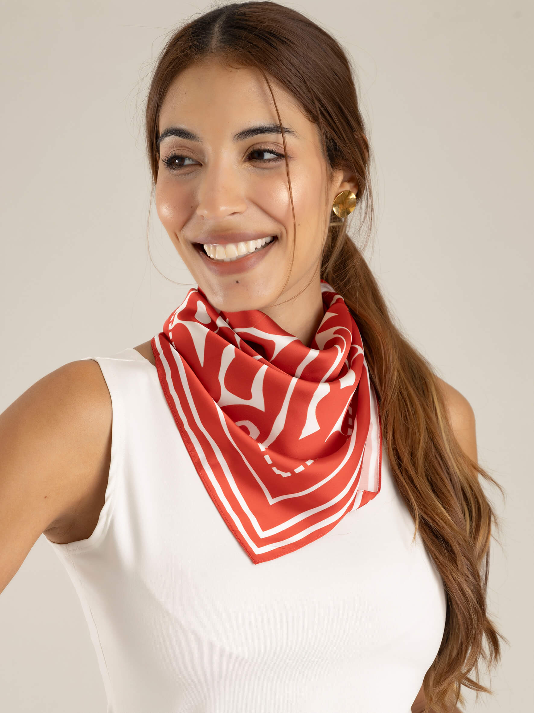 Pañuelo Rojo con Estampado Blanco